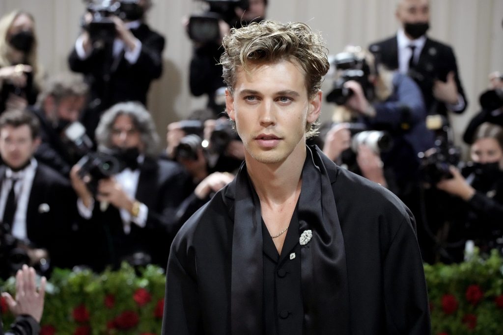 Conoce a Austin Butler, la ascendente estrella que interpretará a Elvis ...