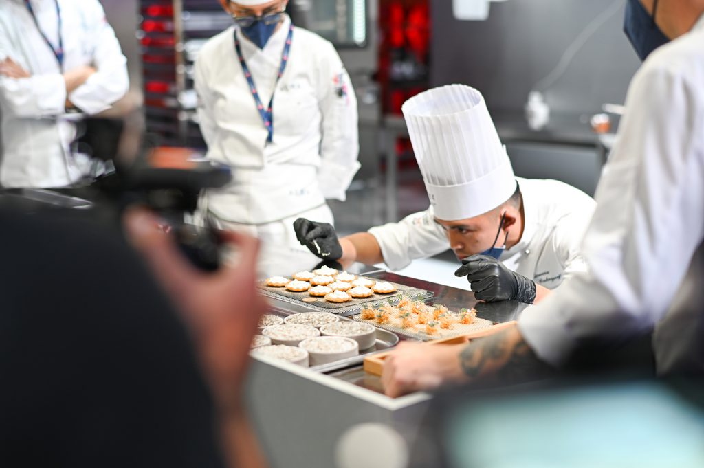 Joven chileno compite por ser uno de los mejores chefs del mundo ...