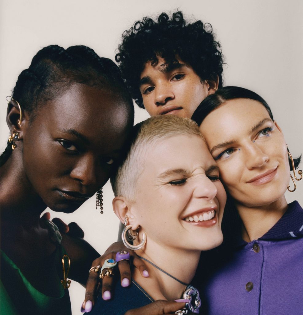 ¿TOUS? TOUS: La firma renueva su logo e imagen apostando a la ...