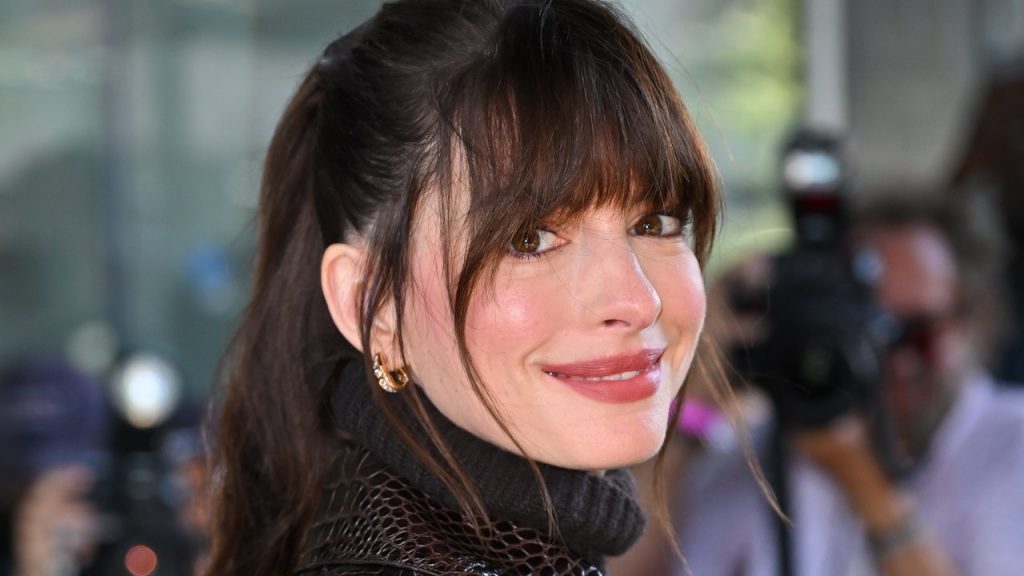 Anne Hathaway se convirtió en su personaje de “El Diablo se viste a la Moda” - Revista Velvet