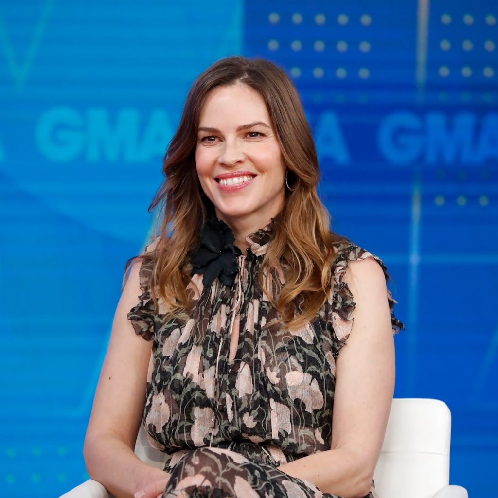 Hilary Swank está embarazada de mellizos a los 48 años - Revista Velvet