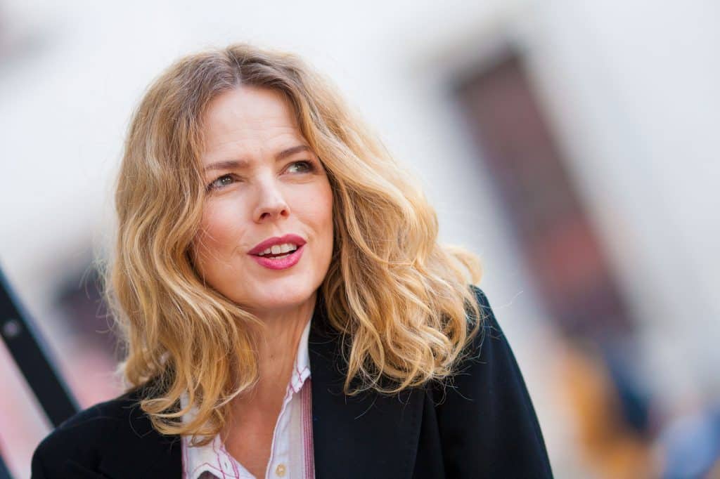 Christina Rosenvinge vuelve a cantar sus clásicos hits noventeros en ... Christina Rosenvinge vuelve a cantar sus clásicos hits noventeros en ...