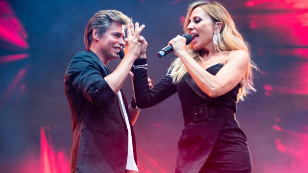 Marta Sanchez y Carlos Baute cantan en pleno vuelo para calmar ...