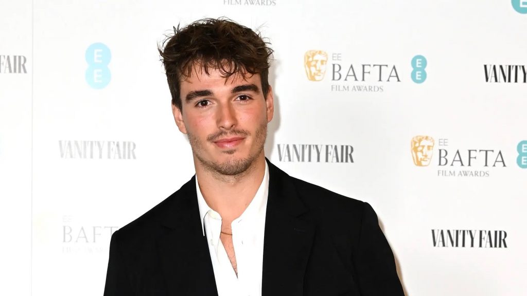 “La reina Charlotte”: este es el actor fenómeno que protagoniza la ...