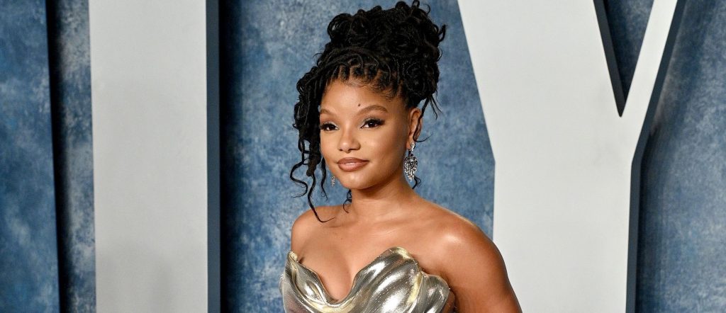 Halle Bailey se viste de Ariel para la premiere de "La Sirenita" - Revista Velvet