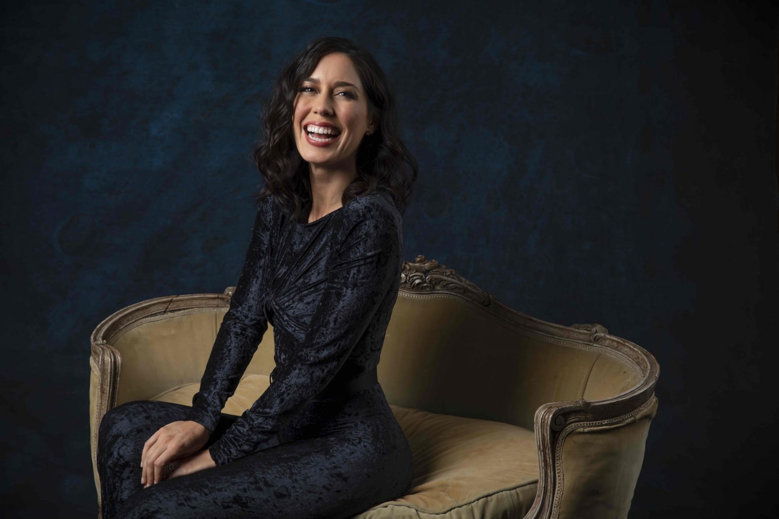 Sheila Carrasco: La actriz chilena que brilla en la serie 'Ghosts ...