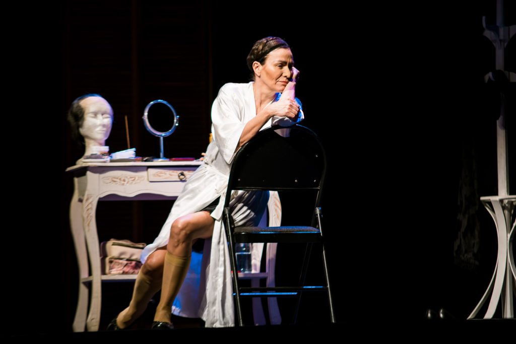 Solange Lackington vuelve con íntimo monólogo sobre Mistral - Revista ...