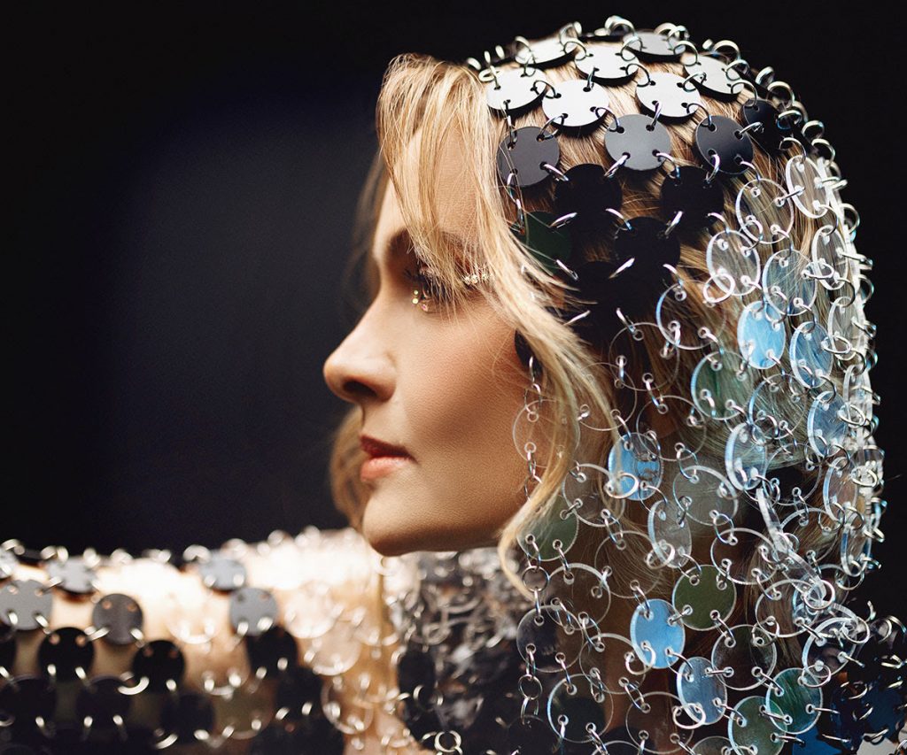 Nicole lanza su disco "Claroscuro" con un gran concierto