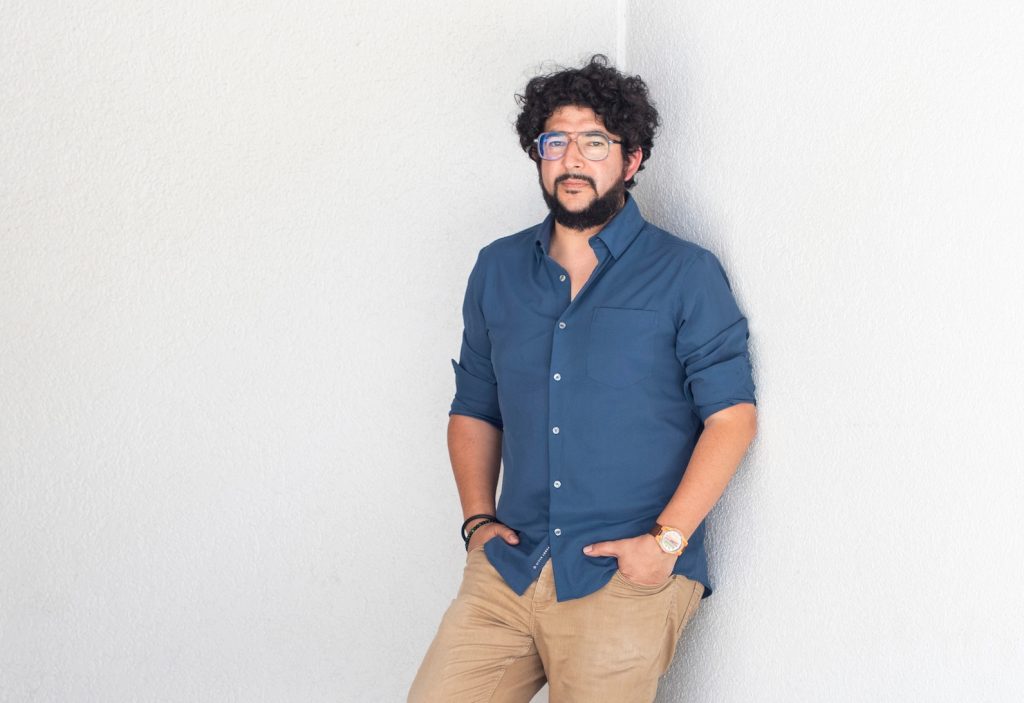 "No contrato gente que pone el colegio en su currículum"