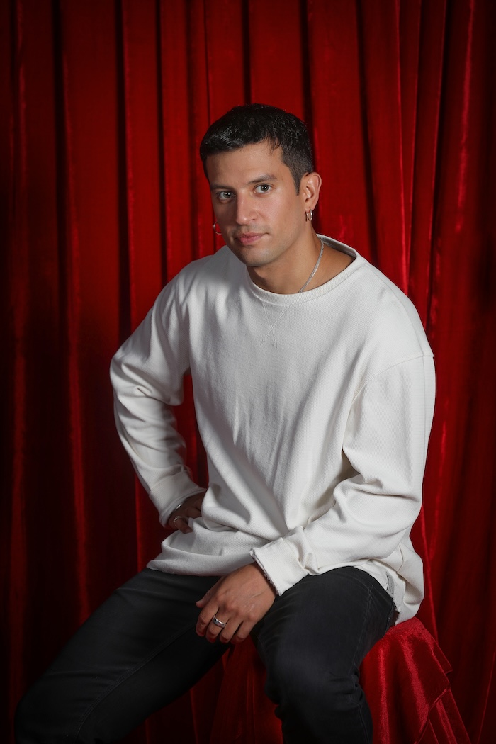 Max Salgado: Rompiendo barreras en el musical “Cabaret” - Revista Velvet