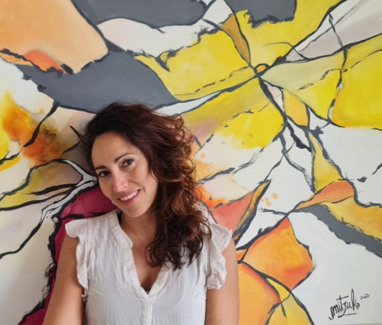 Mitzuko, una artista abstracta - Revista Velvet