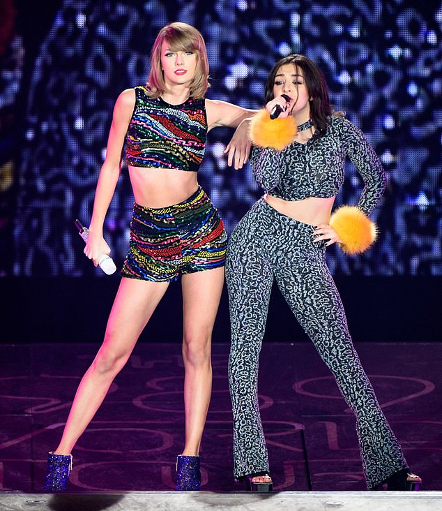 Las razones de la rivalidad entre Taylor Swift y Charli XCX
